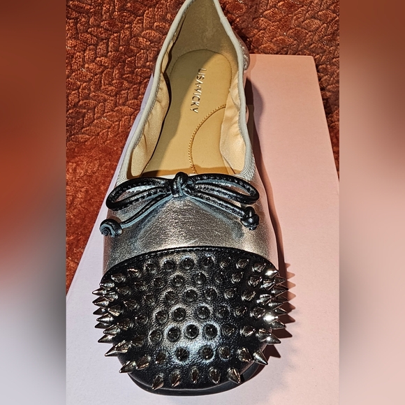 Lisa Vicky | Shoes | Lisa Vicky Bliss 2 Metallic Silver And Black Flats ...